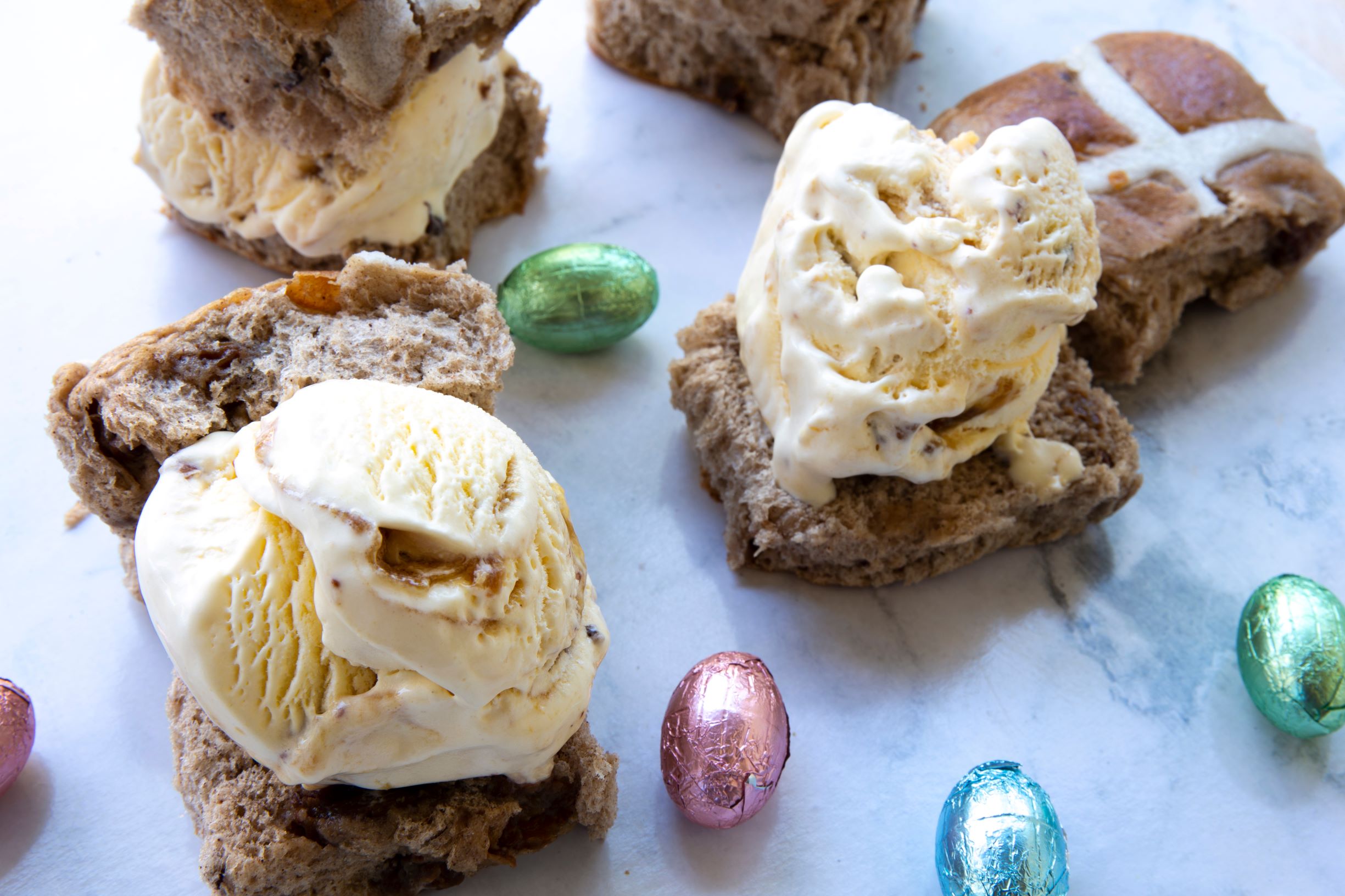 Hot Cross Ice Cream Sarnie - Graham's Family Dairy